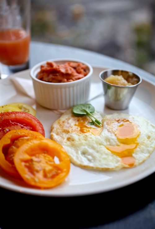 Easy Shredded Chicken Tinga Tacos | Nutrition in the Kitch